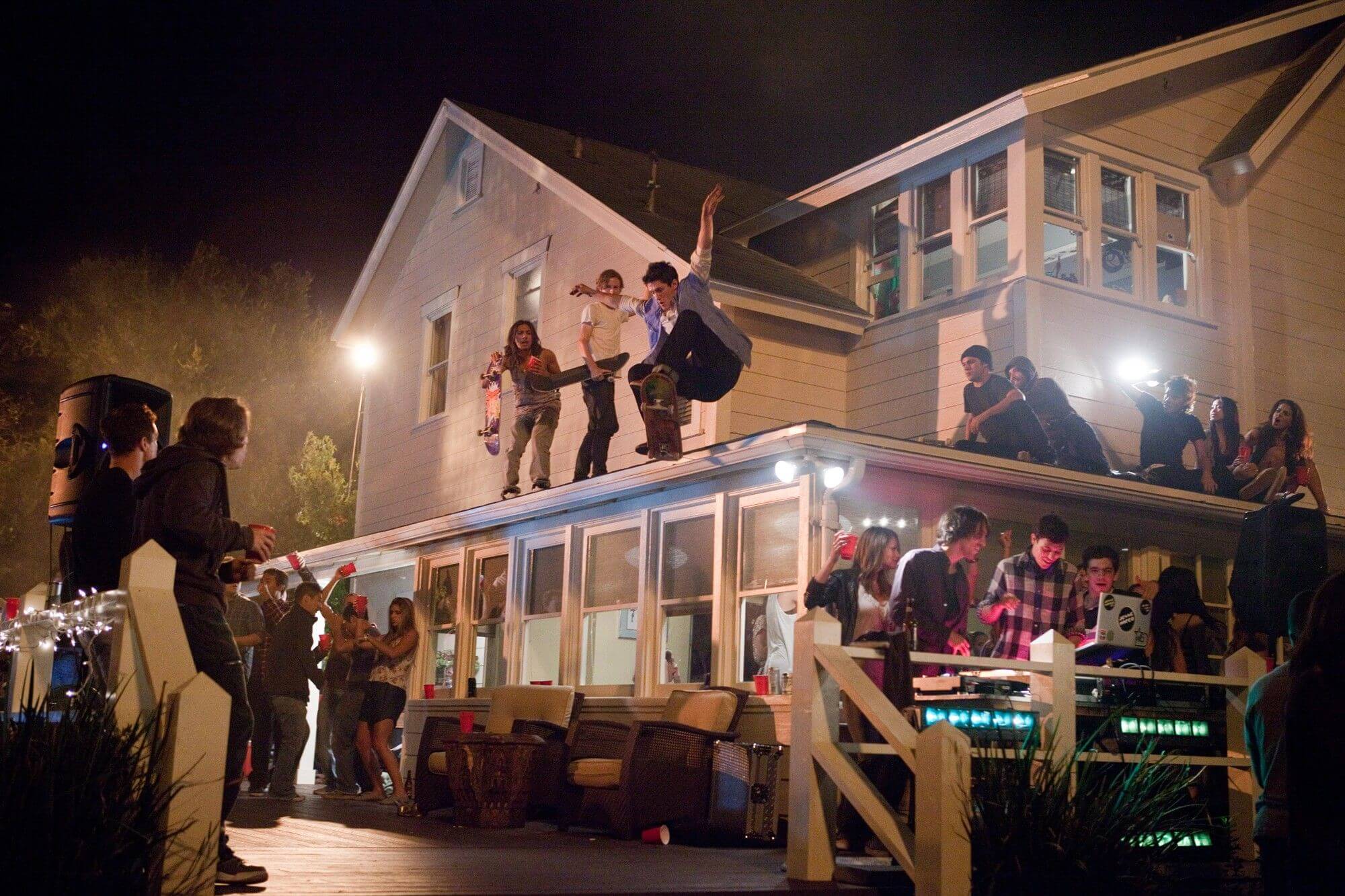 Your Essential Guide To Deal With 10 Type of Party Creatures At A House ...