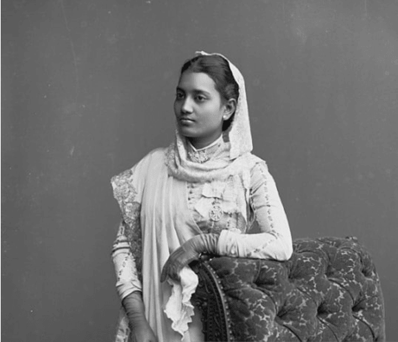 Timeline Of Changing Bengali Fashion Over the Years: From 1850s To Now