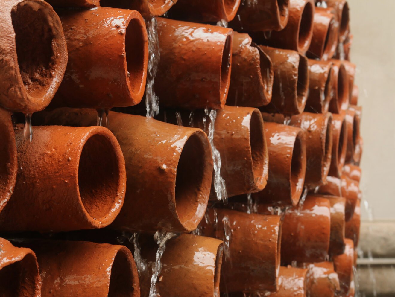 Delhi's Architects Design A Cooler Using Terracotta Pipes