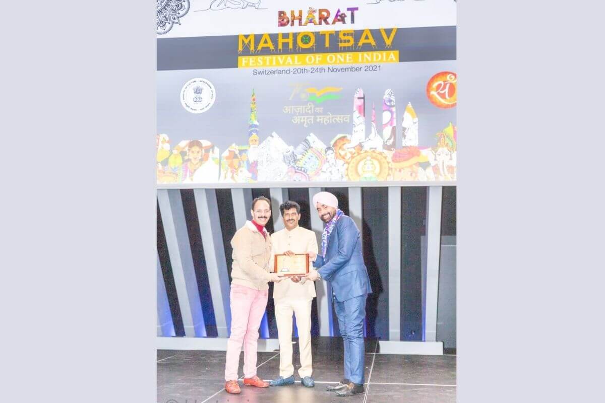 Dr. BK Deepak Harke awarded the "Bharat Gaurav Sanman" by Corporate ...