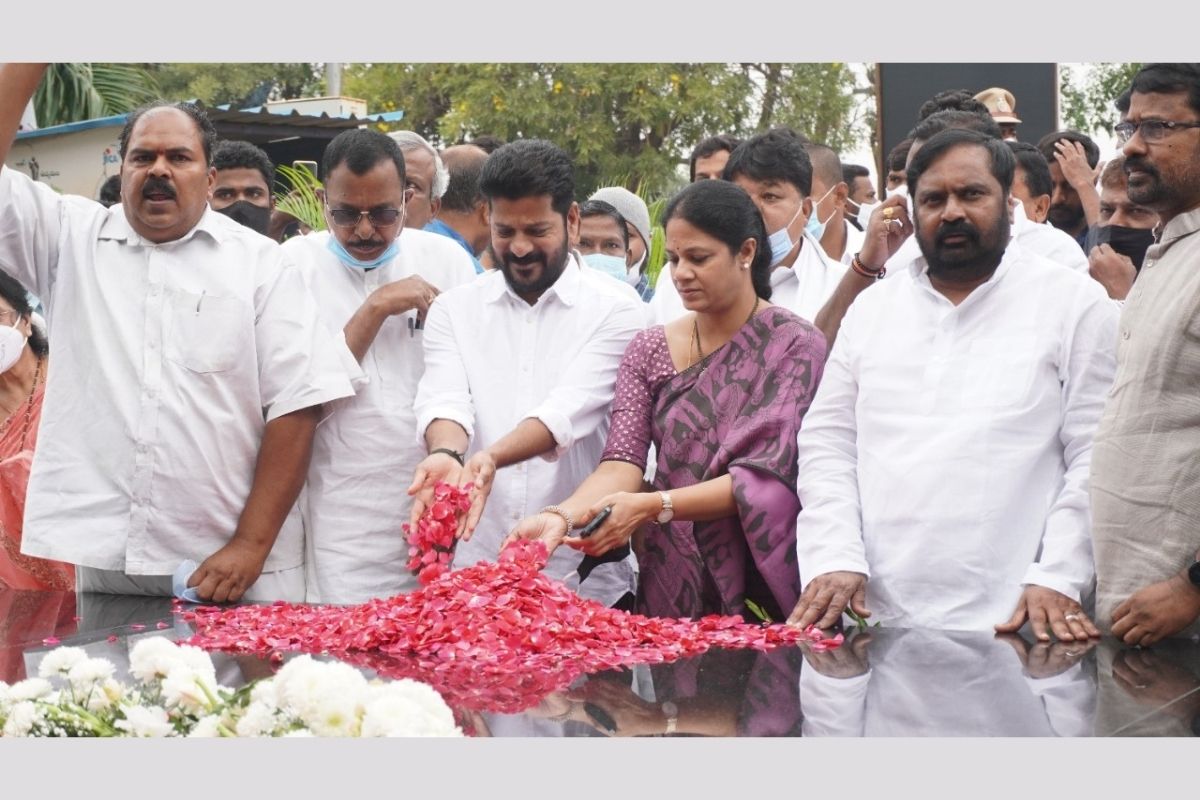 Revanth Reddy seen giving floral tributes to S Jaipal Reddy on his 80th ...