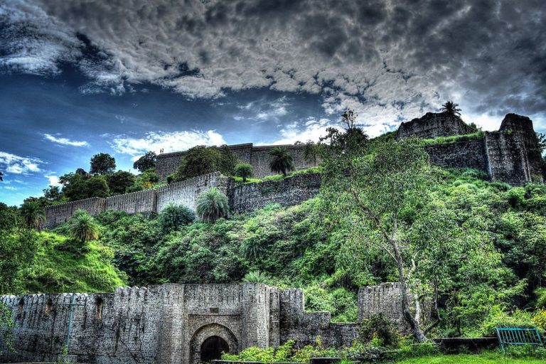 Secret Walls Of This Fort Holds Hidden Treasure Worth Crores From ...