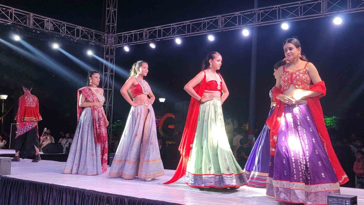 Weaving Wonders: World Designing Forum Spotlights India's Rich Handloom ...